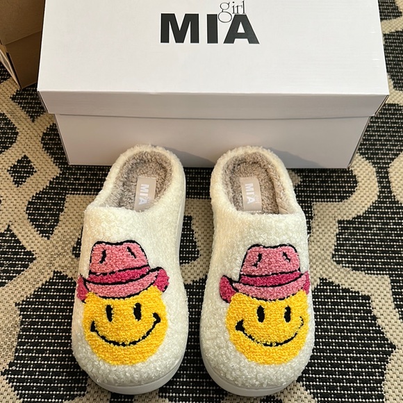 MIA | Shoes | Mia Smiley Face Slippers With Pink And Yellow Accents ...